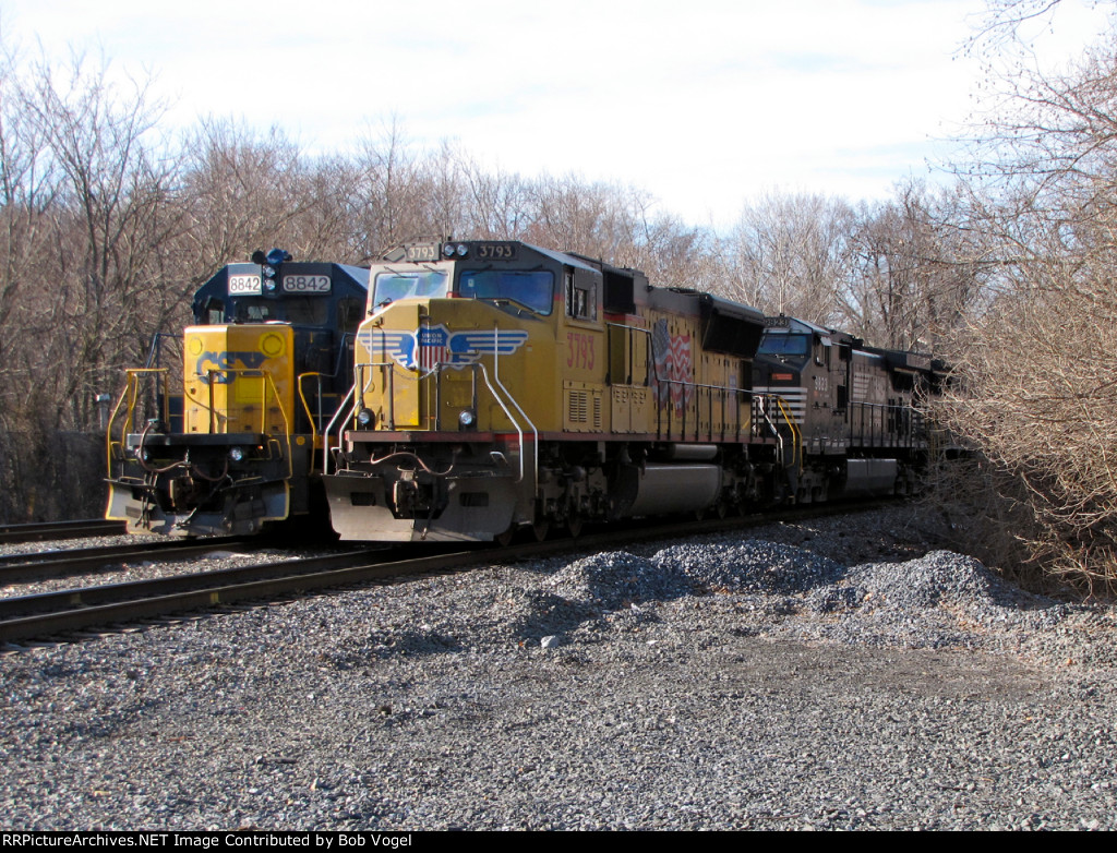 UP 3793 and CSX 8842